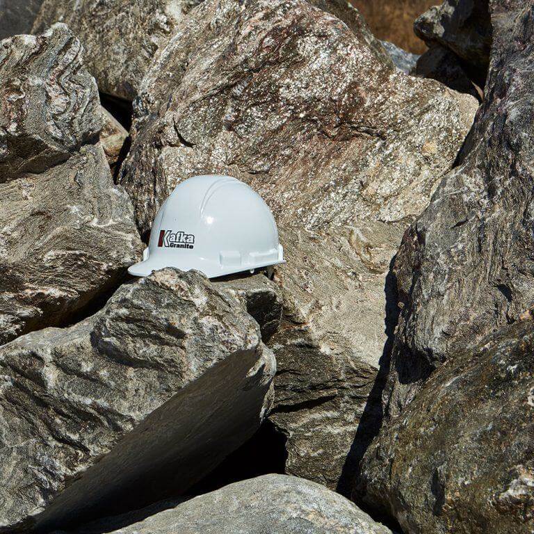 Granite Landscaping Boulders | Bulk Fieldstone & Cobblestone